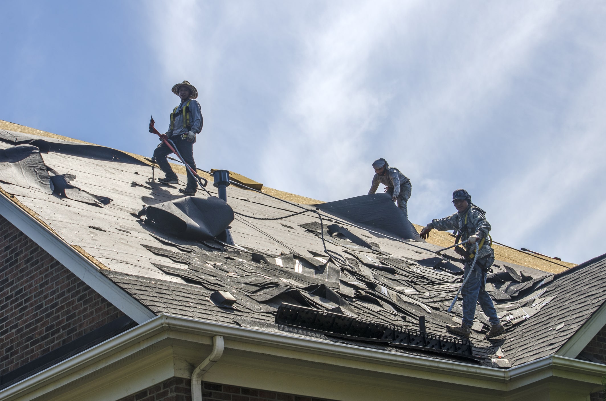The Licenses and Certifications Your Roofer Should Have for Quality Work